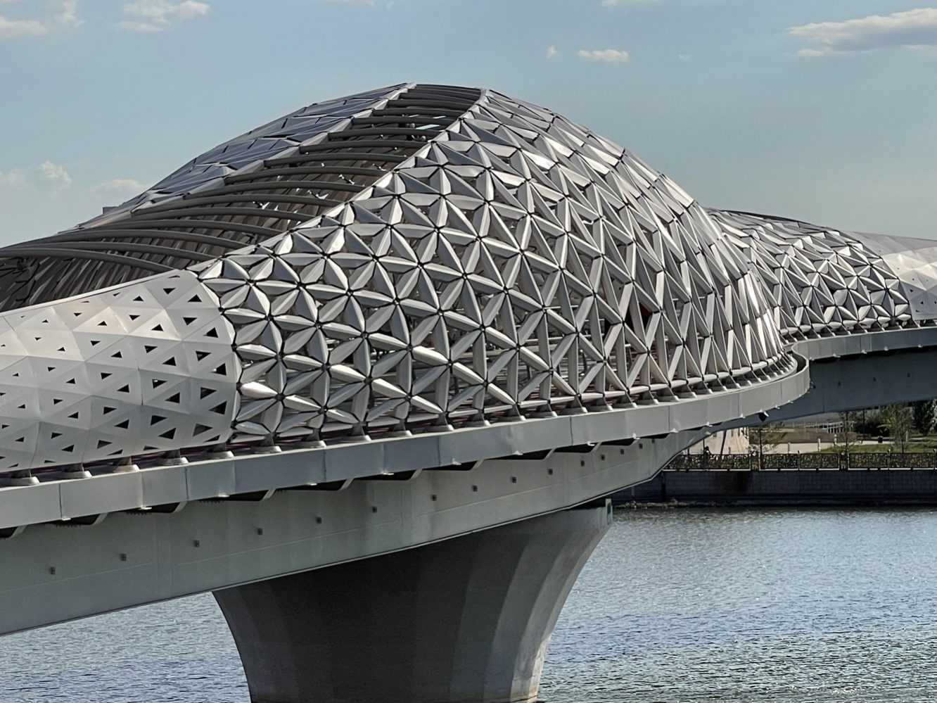 Atyrau Bridge: A Shelled Magnificence Woven by New Moon Architects