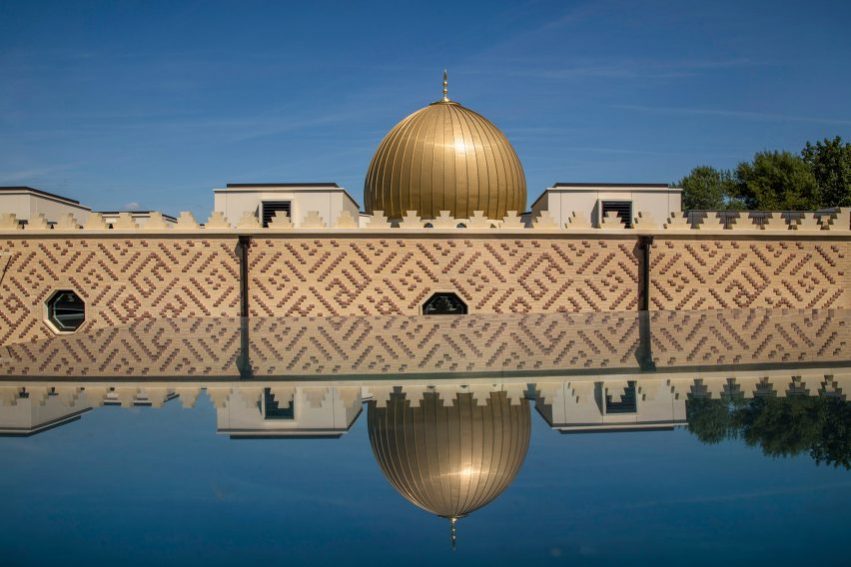 Cambridge Mosque: Designed by Marks Barfield Architects