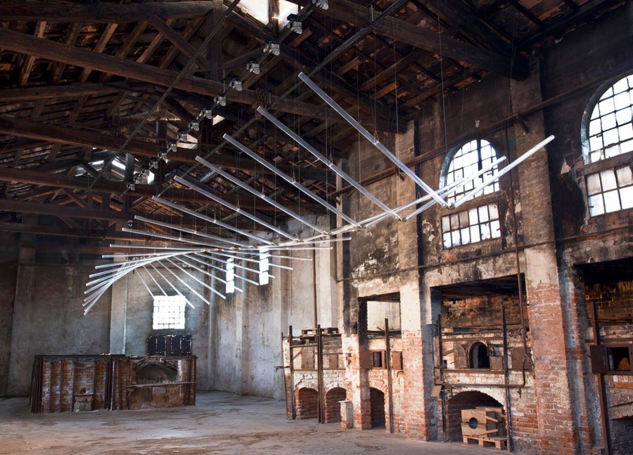 In 20 Steps, Studio Drift's Kinetic Glass Installation