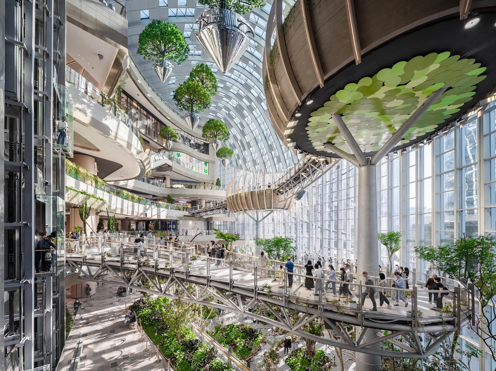 The Ring, A Seamless Joint Between Gardens and Retails