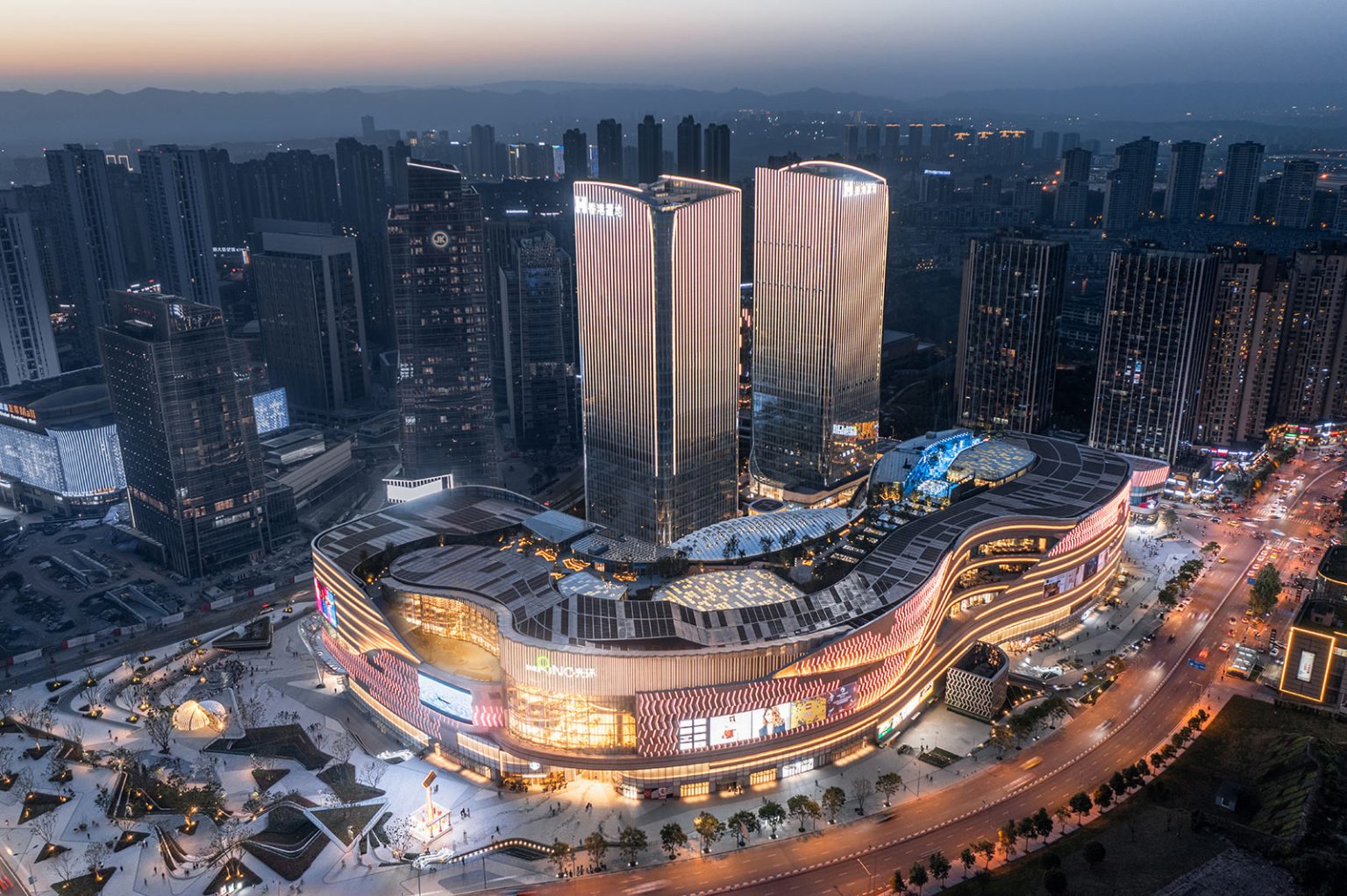 The Ring, A Seamless Joint Between Gardens and Retails