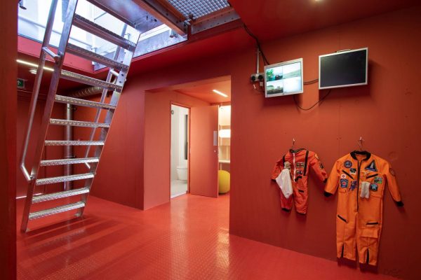 Mars 101: How do Martians go to the toilet?