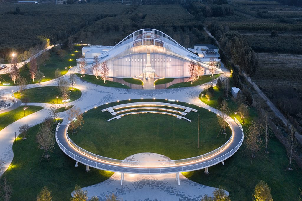 Instant Peak: An experience center by Wutopia Lab