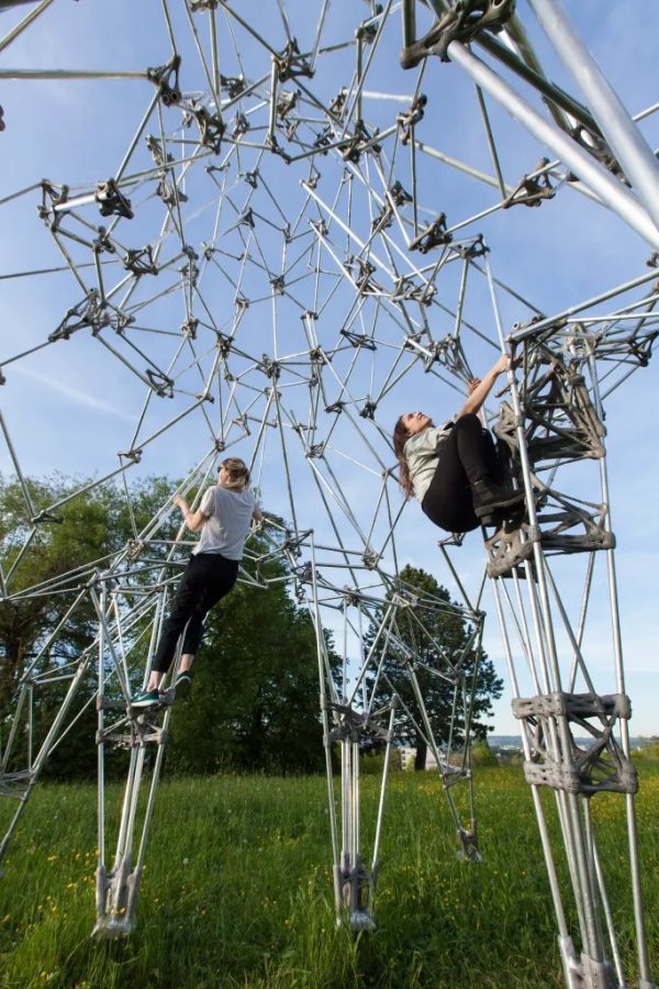 First architectural structure made of hybrid cast metal and 3d printed mold