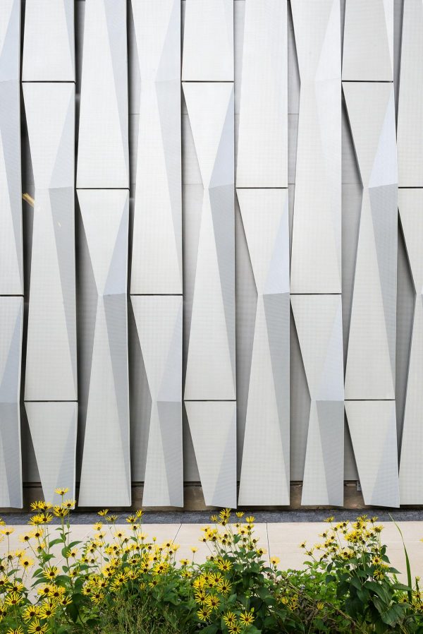 Parametric panels of Gateway Plaza façade - Parametric Architecture