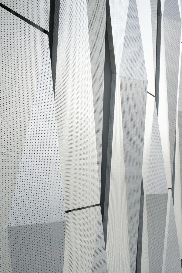 Parametric panels of Gateway Plaza façade - Parametric Architecture