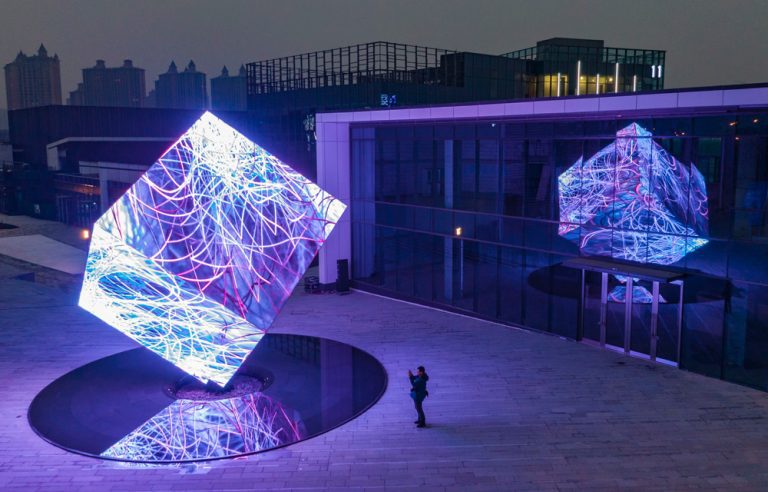 Outstanding data paintings and sculptures by Ouchhh