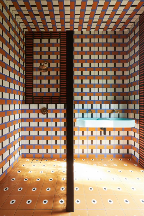 MEV Cabin: Antithesis of Monotony in Architecture