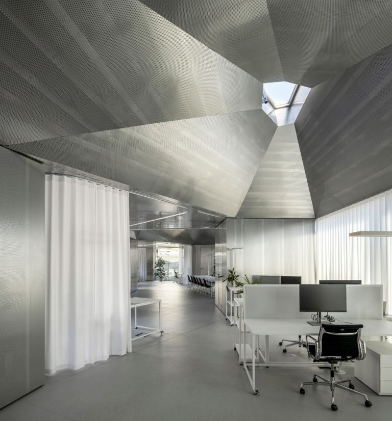 Modular Research Center, a sustainable and adaptable space by CHYBIK ...