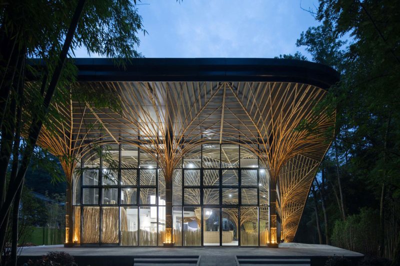 Qionglai Bamboo Pavilion creates a feeling of walking in a bamboo forest
