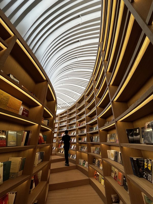 Zhiye Library represents the charm of the garden city