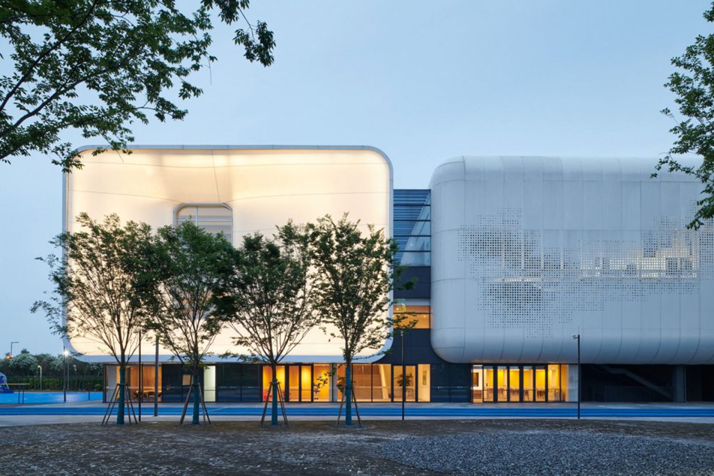 Open Architecture designed Shanghai school like a transparent box