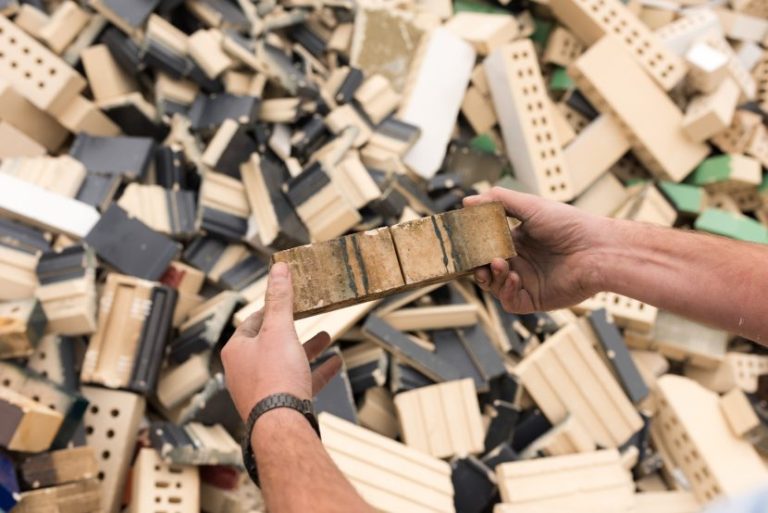 The use of waste materials in the construction industry - PA