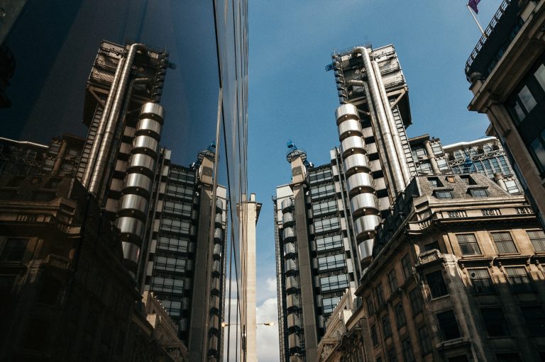 High-Tech Architecture Bridging Modern and Postmodern