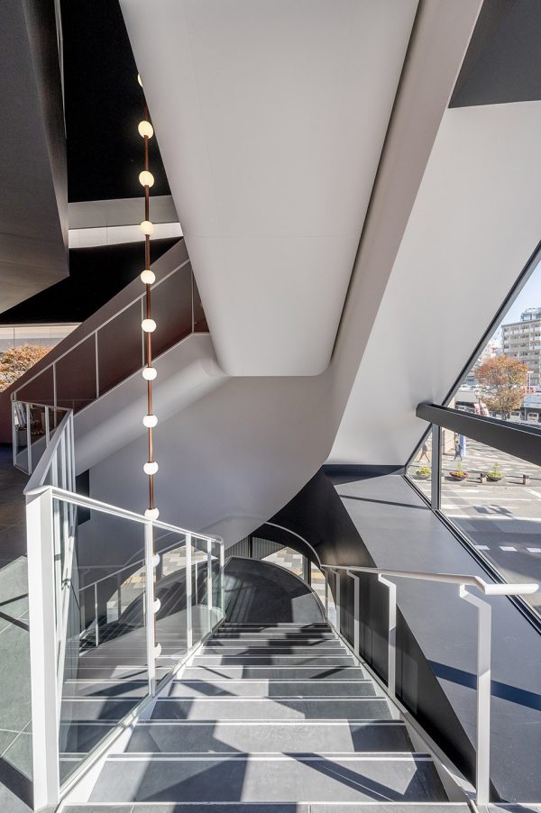 010 Building by Clouds AO, a dynamic experience of space and light