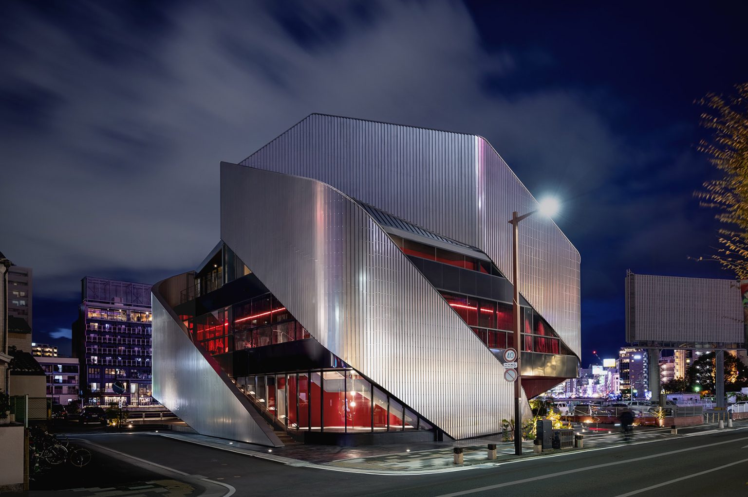 010 Building by Clouds AO, a dynamic experience of space and light