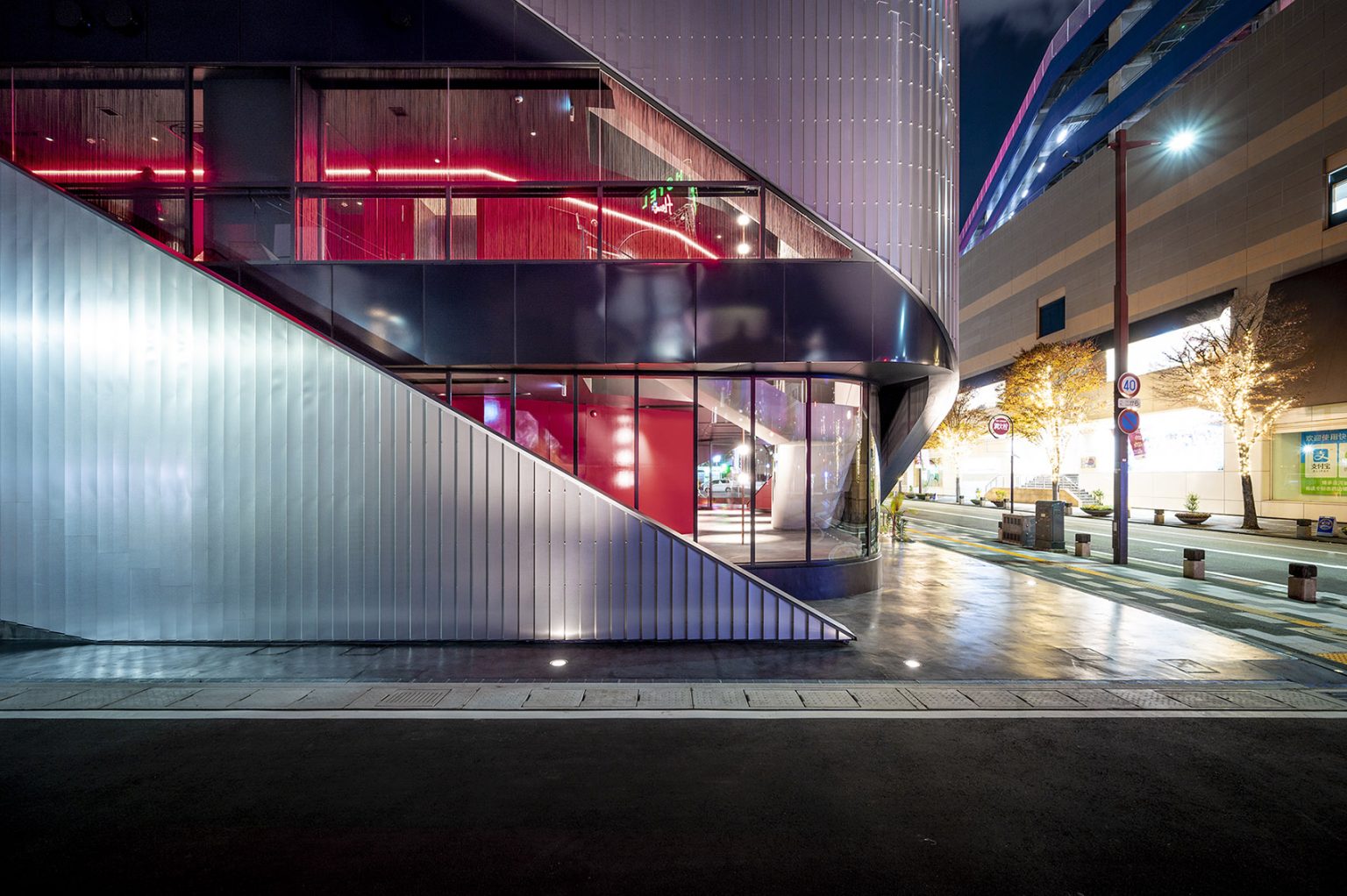 010 Building by Clouds AO, a dynamic experience of space and light