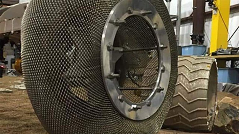 Which materials can be used to construct on Mars?