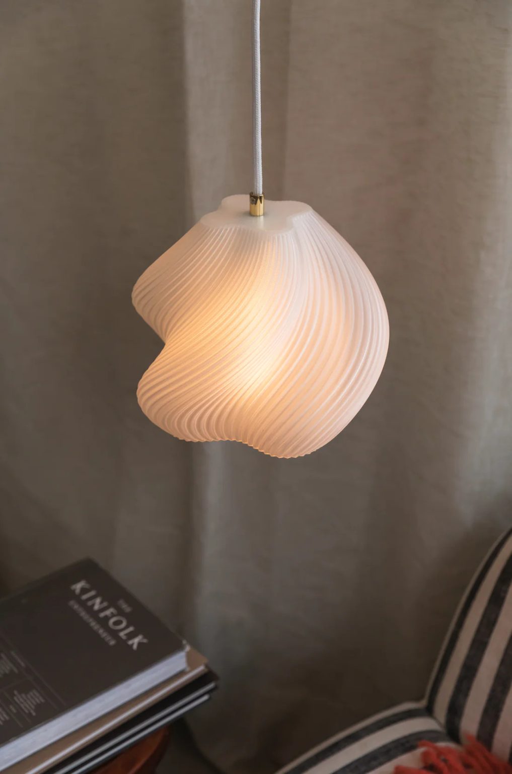 3D-printed biodegradable plastic lamps by Creme Atelier