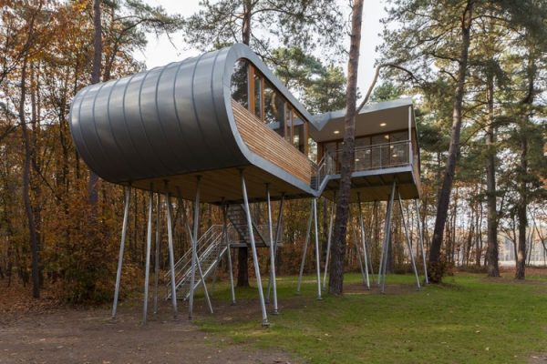 10 stunning treehouses you would like to stay