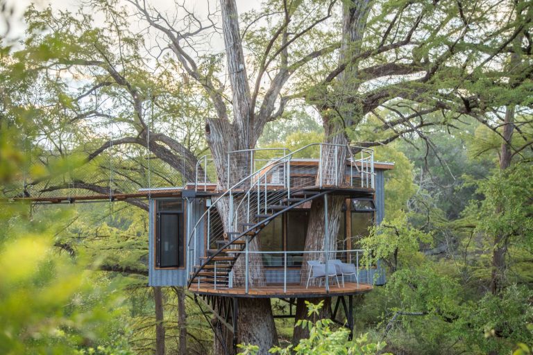 10 stunning treehouses you would like to stay