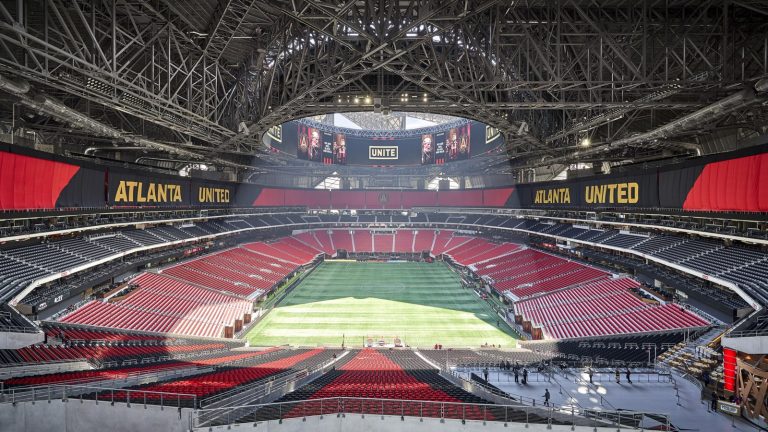 HOK’s Mercedes-Benz Stadium Redefines Fan Experience HOK’s Mercedes-Benz Stadium Redefines Fan Experience