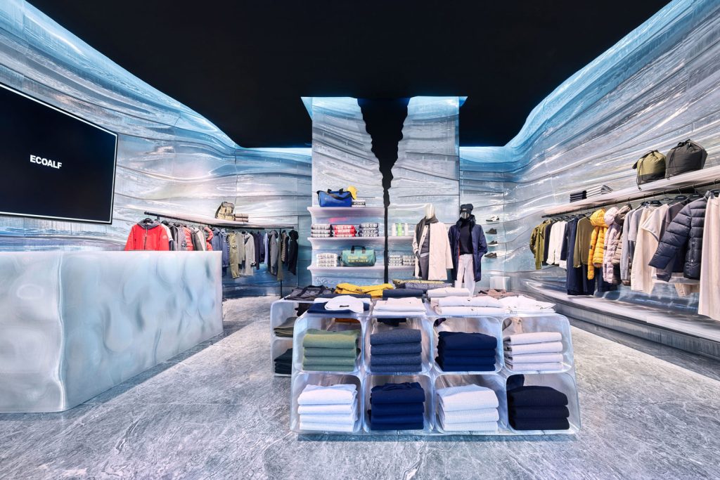 Robotically 3D-printed eco-friendly apparel shop