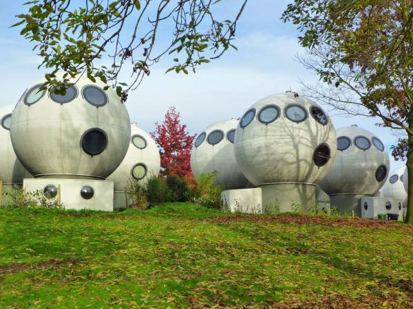 Bolwoningen: Living in Spherical Homes - Parametric Architecture