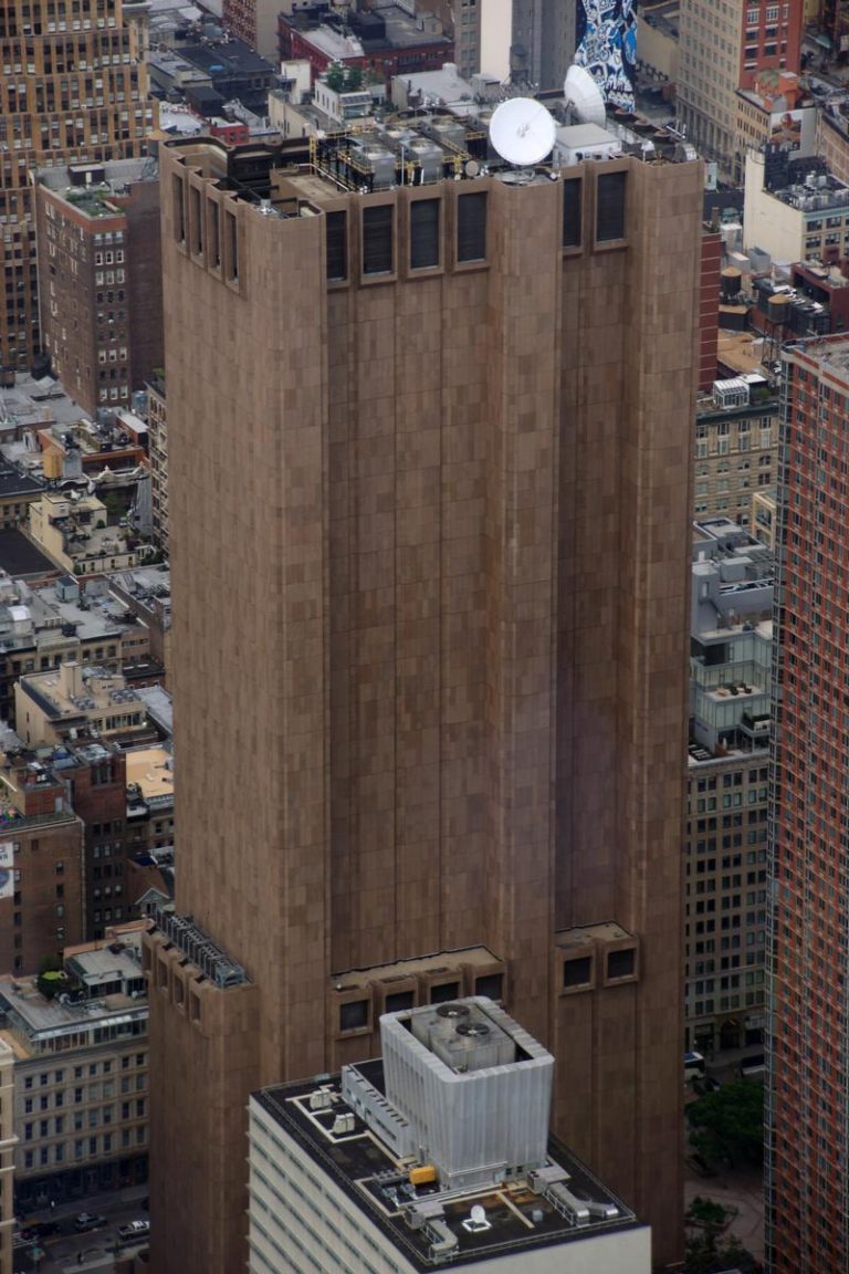 Architectural influences in video games: The Sims, SimCity, Control