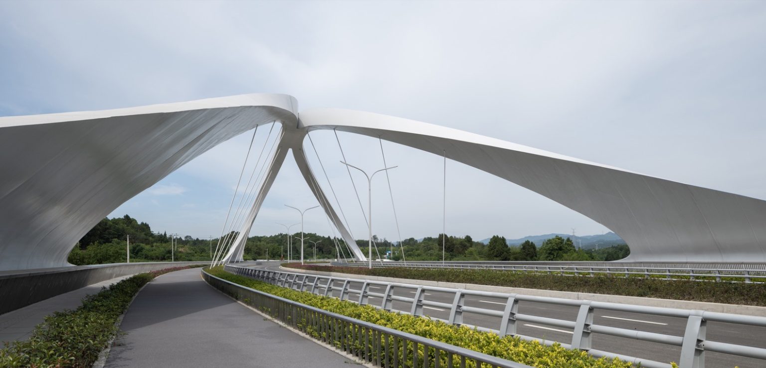 Jiangxi River Bridge: Sculptural Curves by ZHA
