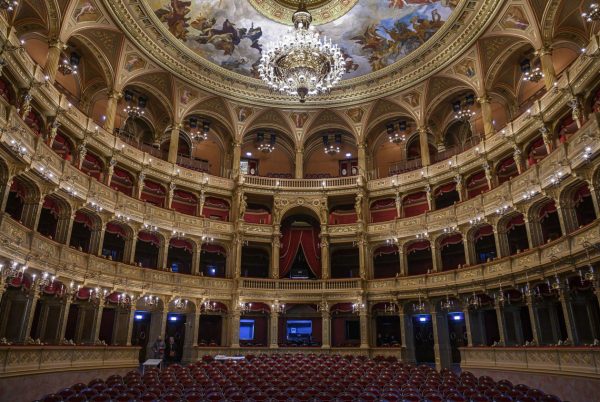 8 historical and modern opera houses around the world