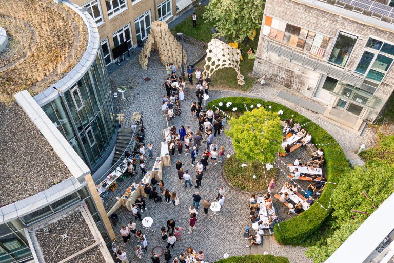 Carapacks Pavilion: Double-shell interlocking structures