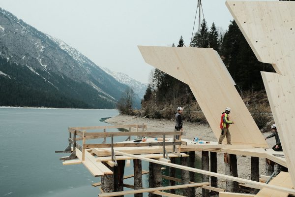 RAUMSchiff, a boathouse blending perfectly with the surrounding environment