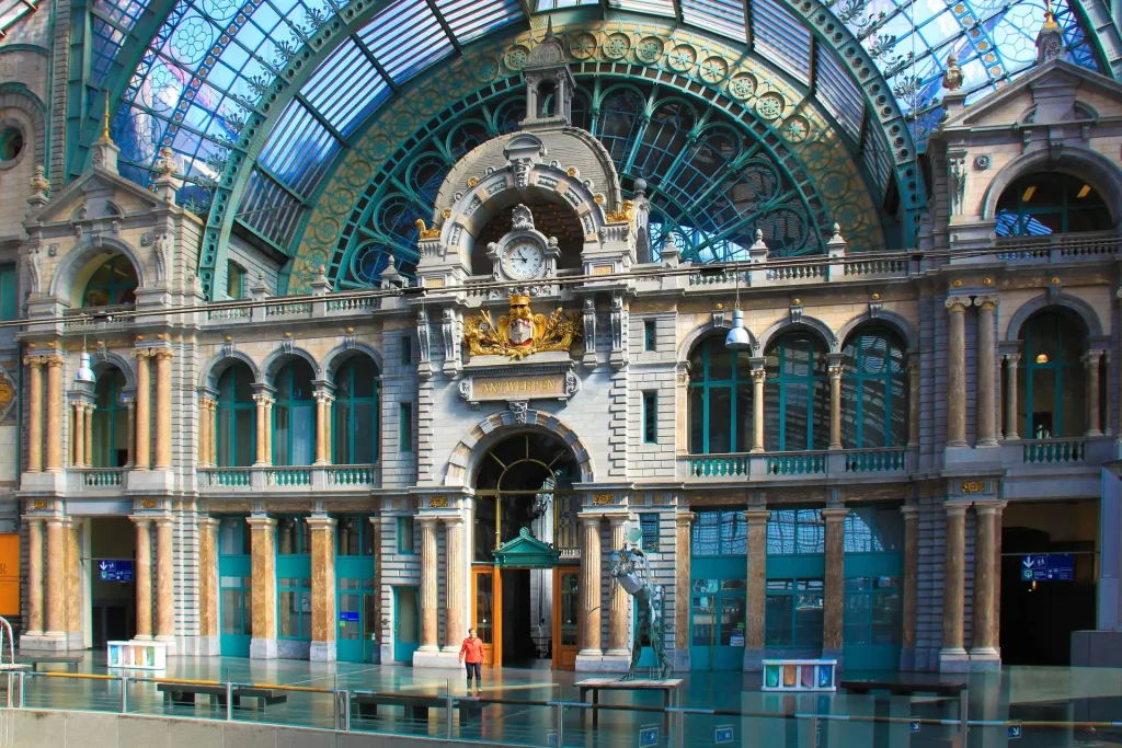 6 Well Known Historical Train Stations All Around World
