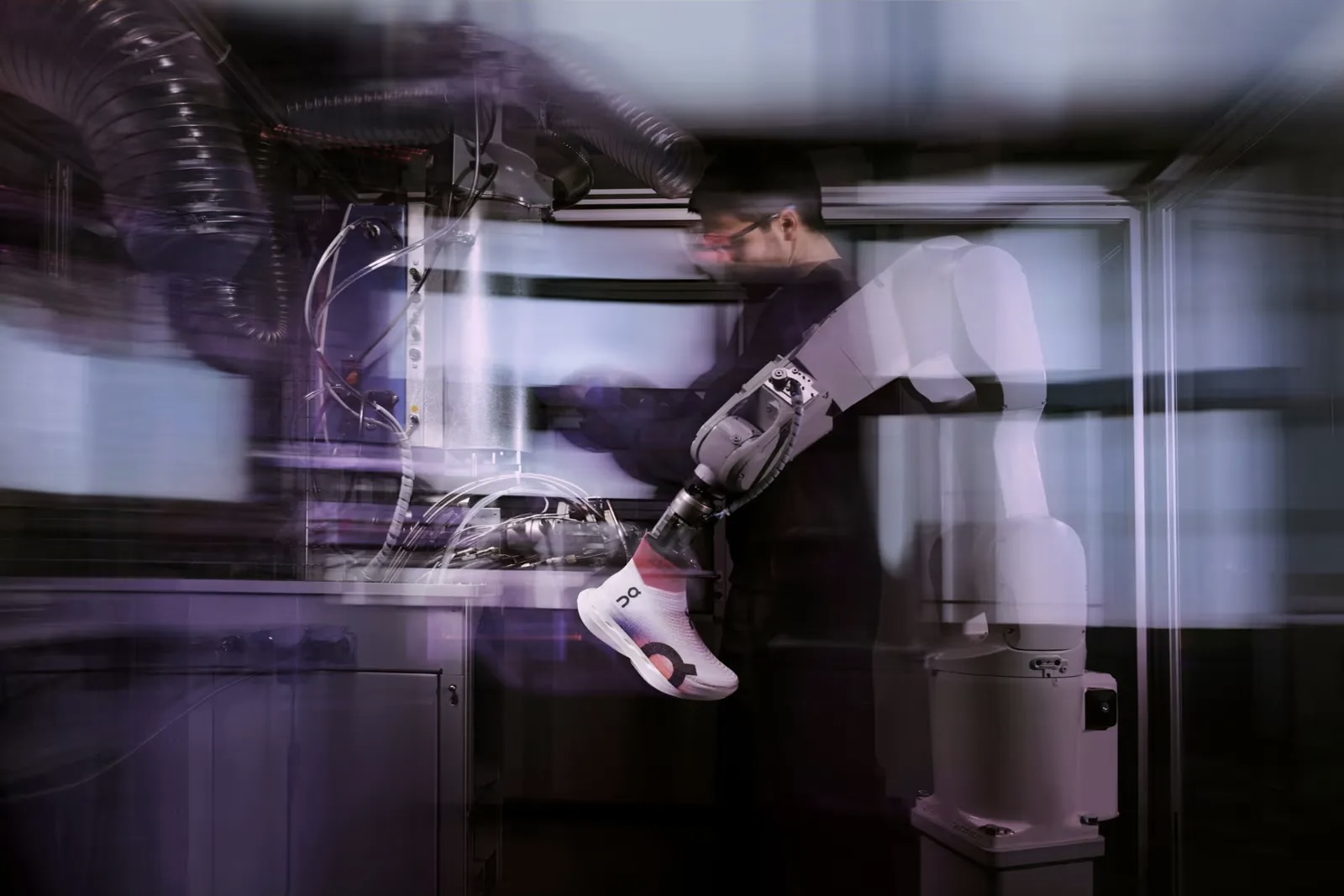On’s LightSpray™ Uses Robotic Nozzles to Spray Shoes Directly Onto Foot ...