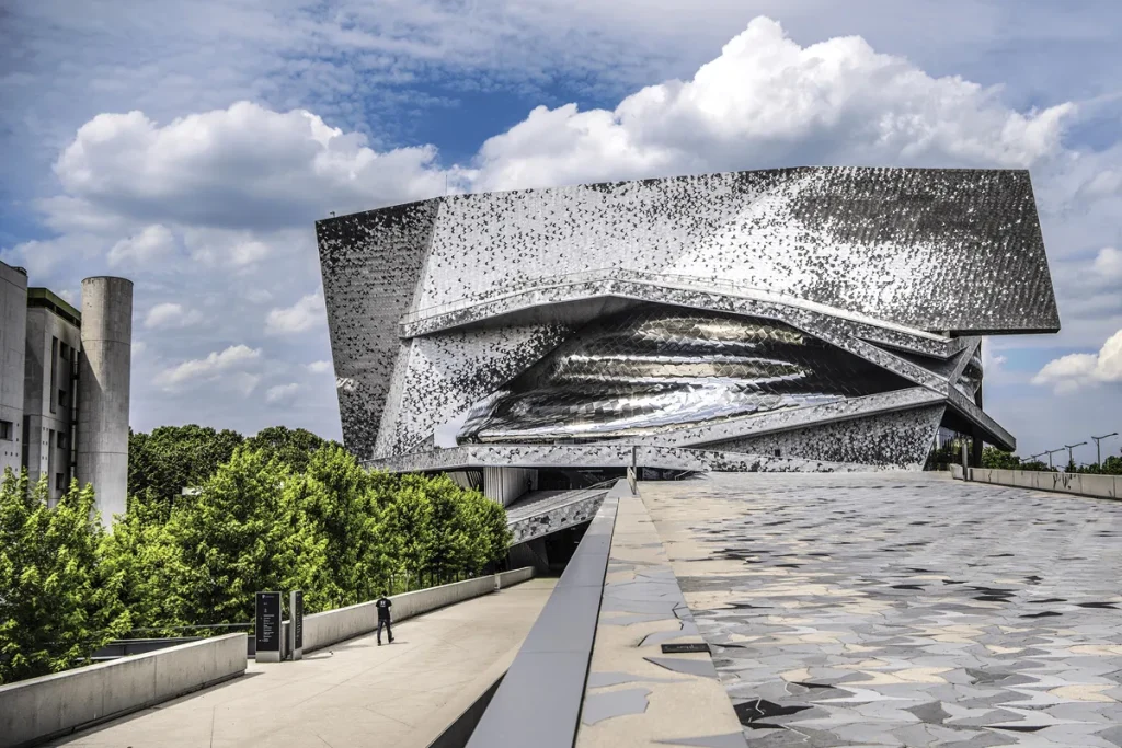 Domes, Curves & Spires: The Artistry of 12 Unique Roof Designs Across ...