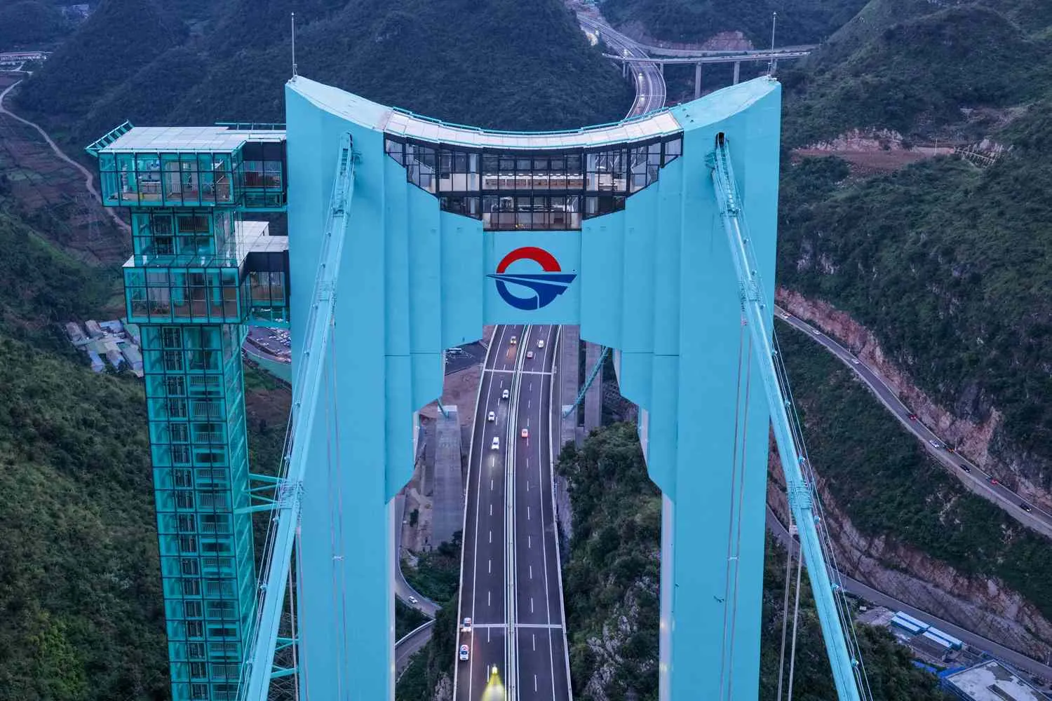 World's Tallest Bridge Opens in China with Glass-Walled Sky Café